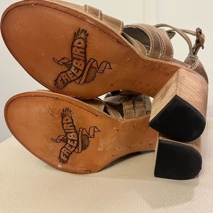 Freebird by Steven | Shoes | Freebird Claw Womens Tan Leather Block Heel Ankle Strap Sandals ...